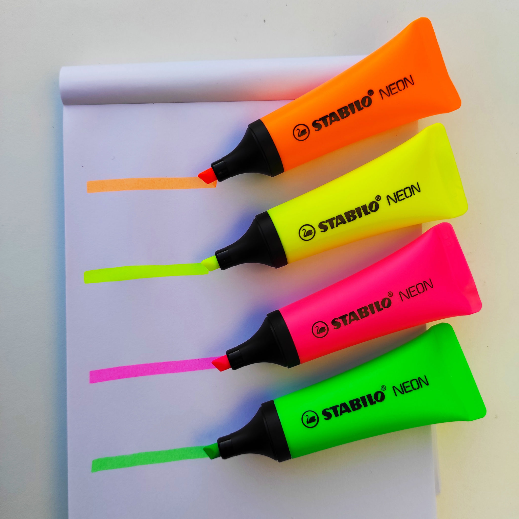 Destacador Stabilo Neon – Ameli Papeleria