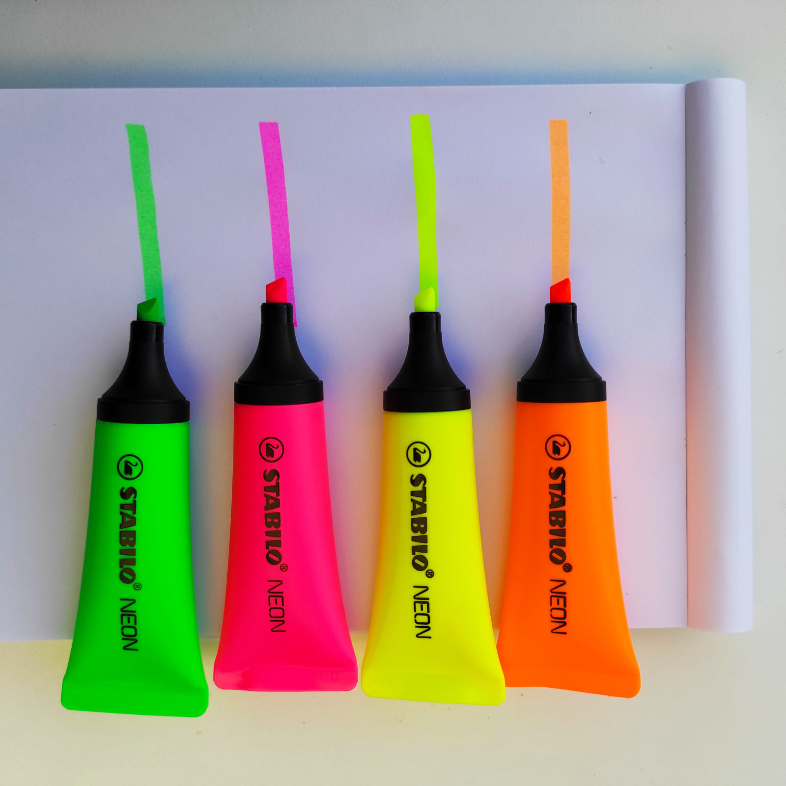 Destacador Stabilo Neon – Ameli Papeleria